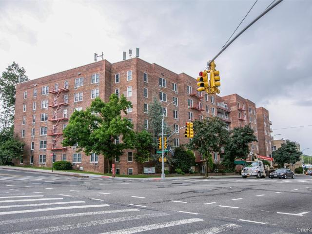 241 20 Northern Boulevard 5E