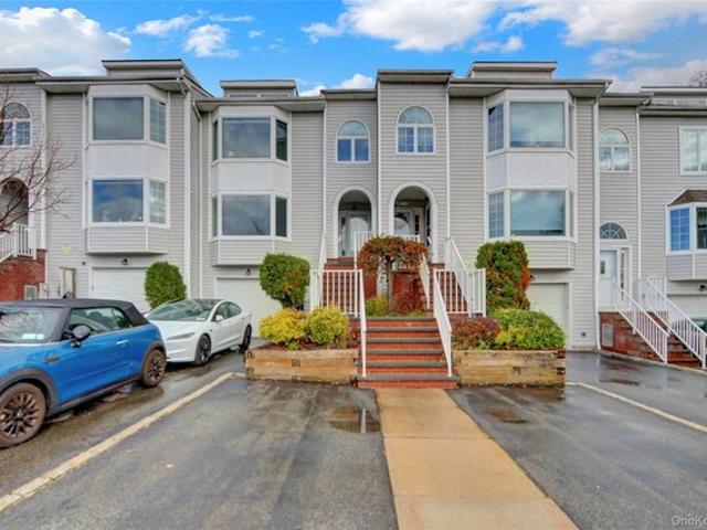 241 70 Oak Park Dr Unit 84B, Little Neck, NY 11362