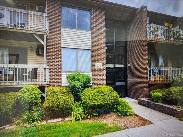 241 Country Club Ln, Pomona, NY 10970