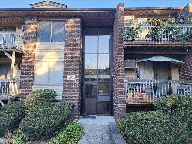241 Country Club Ln, Pomona, NY 10970