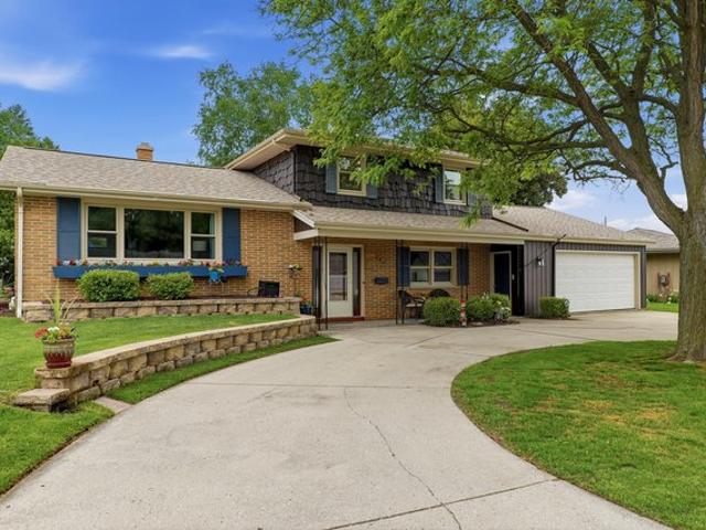 241 Crestwood Dr, Sheboygan Falls, WI 53085