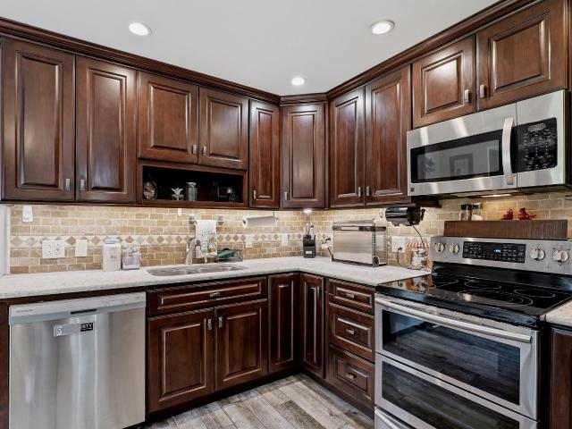 241 Crestwood Dr