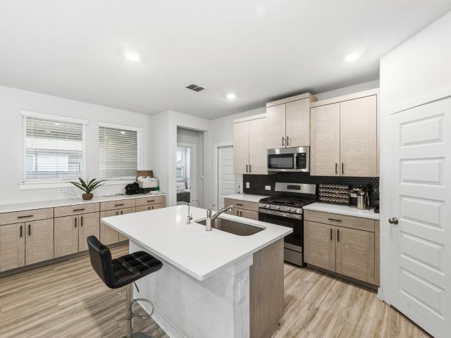 241 Banff Dr, Kyle, TX 78640 | MLS #1023