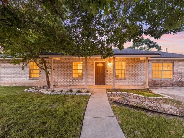 241 Glenbrook Dr, New Braunfels, TX 78130