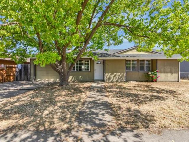 241 Downing Dr, Galt, CA 95632