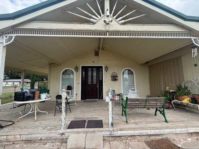 241 E Moore Ave, Quemado, TX 78877
