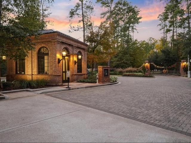 241 Eminence Isle