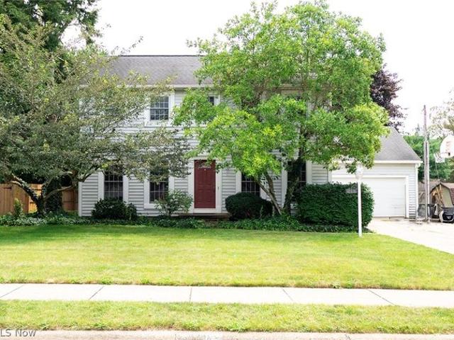 241 Kent Cir NE, New Philadelphia, OH 44663