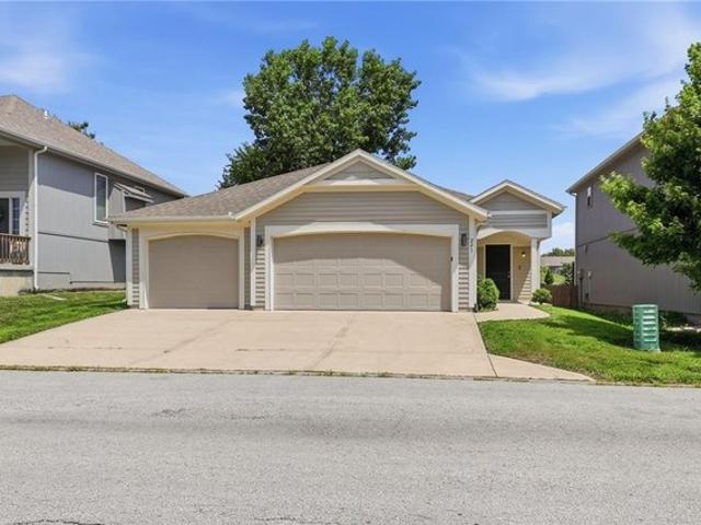 241 Jenny Ln, Raymore, MO 64083
