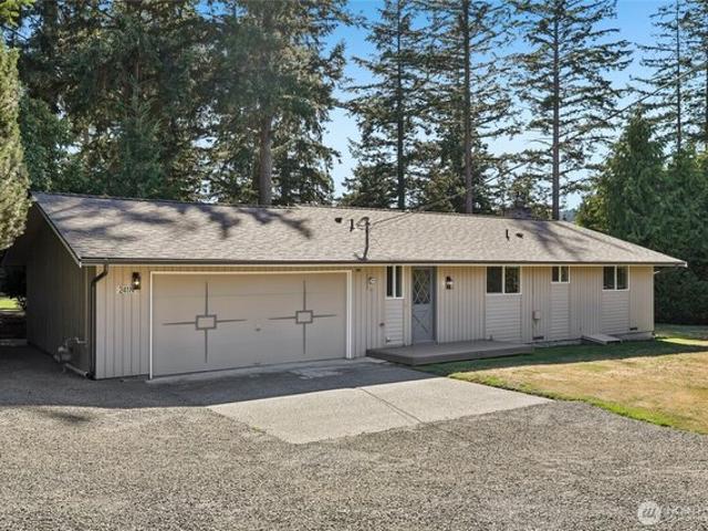241 Mackenzie Dr, Camano Island, WA 98282