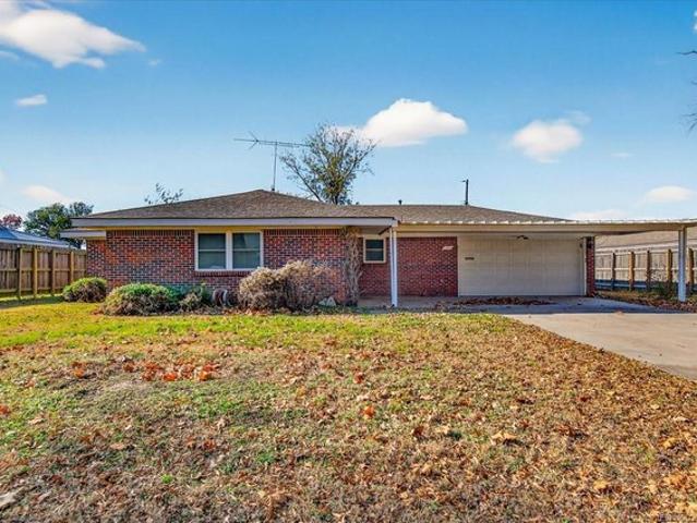 241 NE Myers Ave, Bartlesville, OK 74006