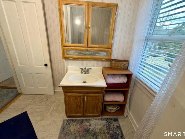 241 Niantic River Rd, Waterford, CT 06385 | MLS #24166