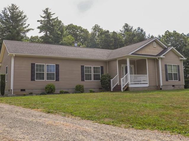 241 Sams Rd SE, Floyd, VA 24091