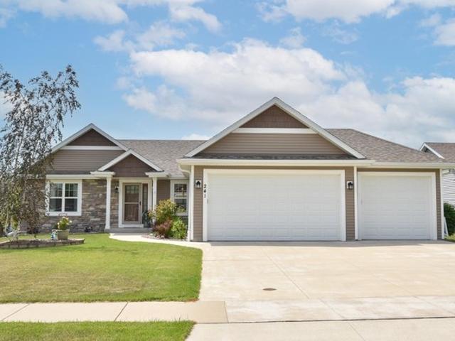 241 Silver Fox Dr N, Kewaskum, WI 53040