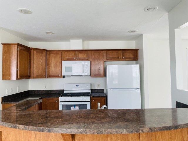 241 Suzanne Blvd, White Lake, MI 48386