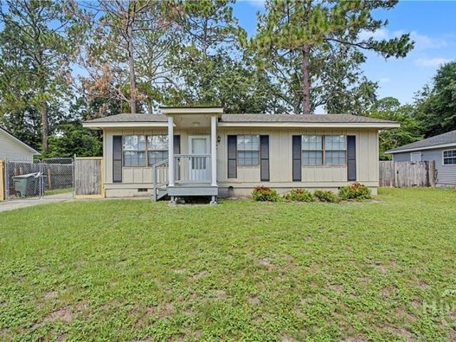 241 Pointe South Dr, Hinesville, GA 31313