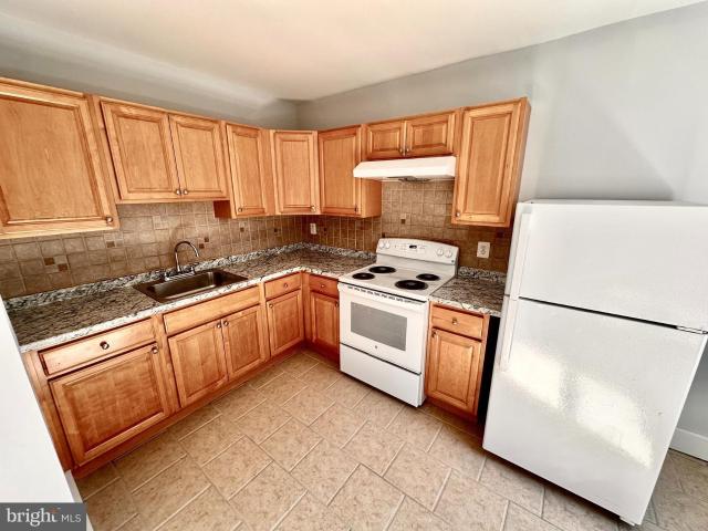 241 W Queen Ln 2F, Philadelphia, PA