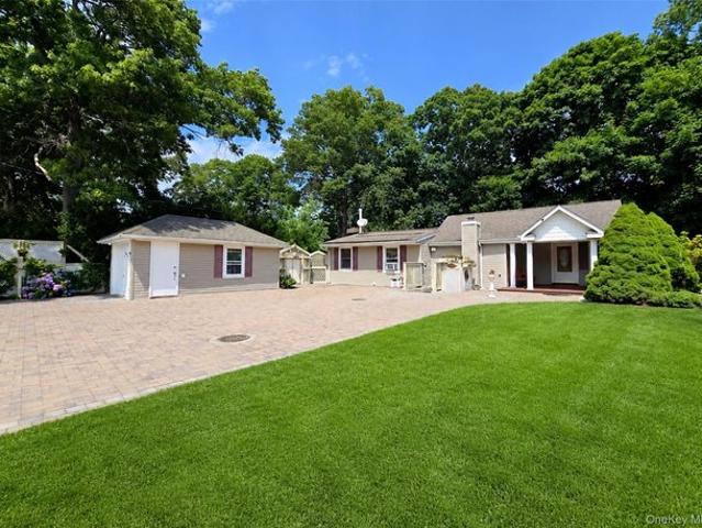 241 Terry Blvd, Holbrook, NY 11741