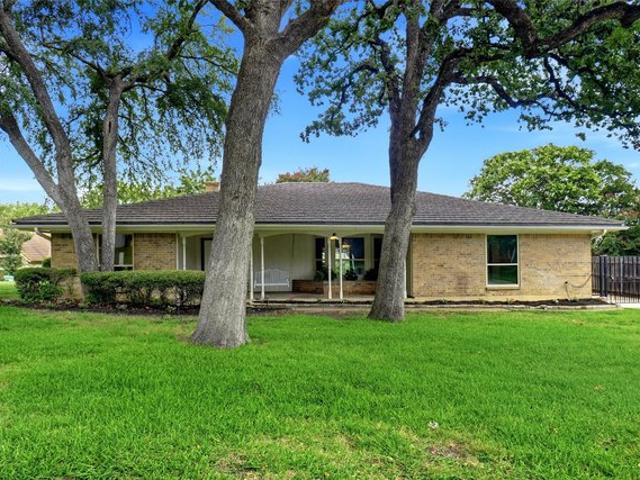 241 Timberlake Dr, Azle, TX 76020