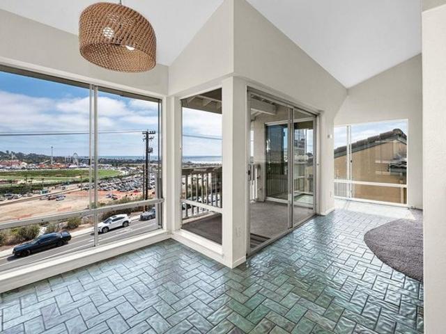 241 Turf View Dr, Solana Beach, CA 92075