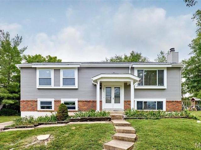 241 Valleyoak Ct, Ballwin, MO 63021