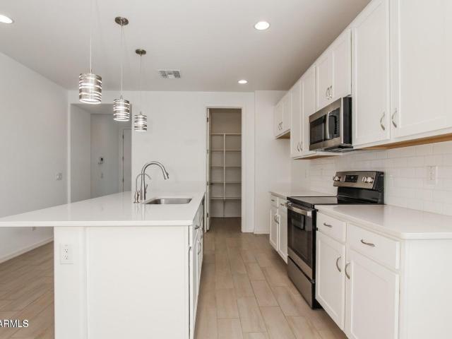 24249 W ZAK Road