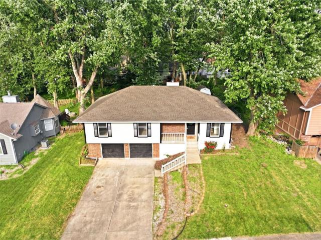 2424 NW Leann Drive