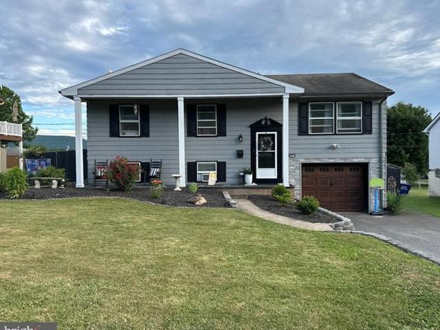 2424 N Hills Dr, Williamsport, PA 17701