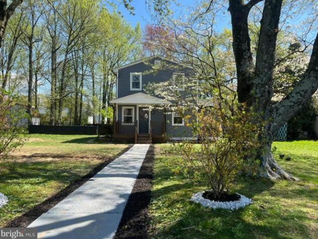 2424 Ave E, Levittown, PA 19056