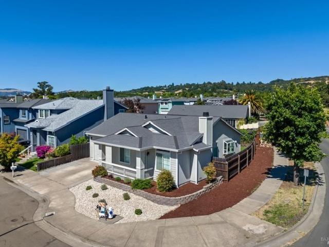 2424 Amethyst Way, Santa Rosa, CA 95404