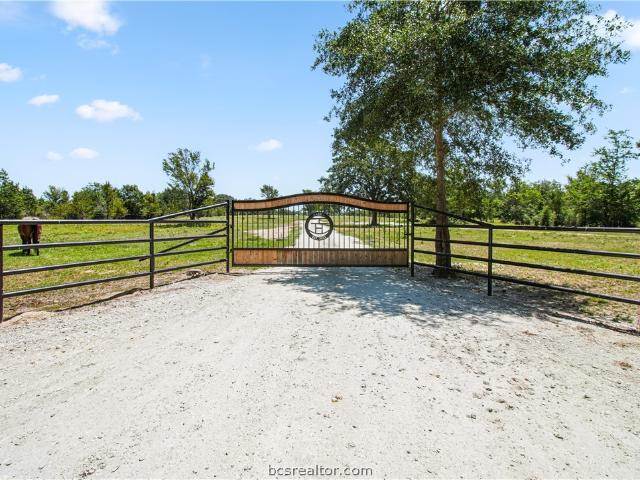 2424 Bridges Road