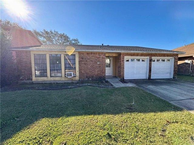 2424 Park Place Dr, Gretna, LA 70056