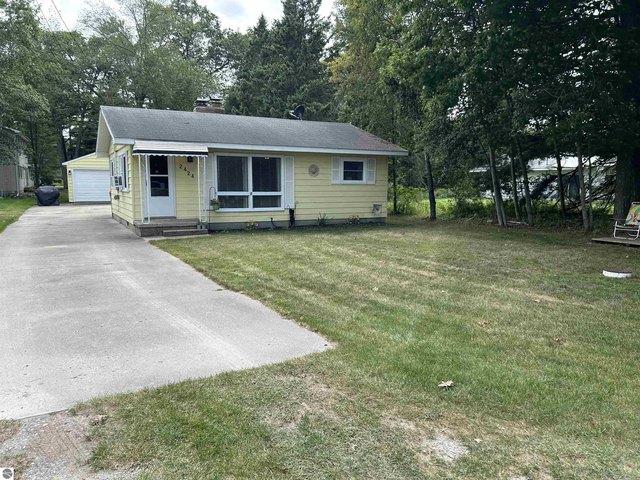2424 Price St, East Tawas, MI 48730