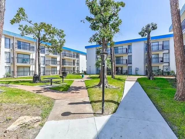 2424 S Voss Rd, Houston, TX 77057