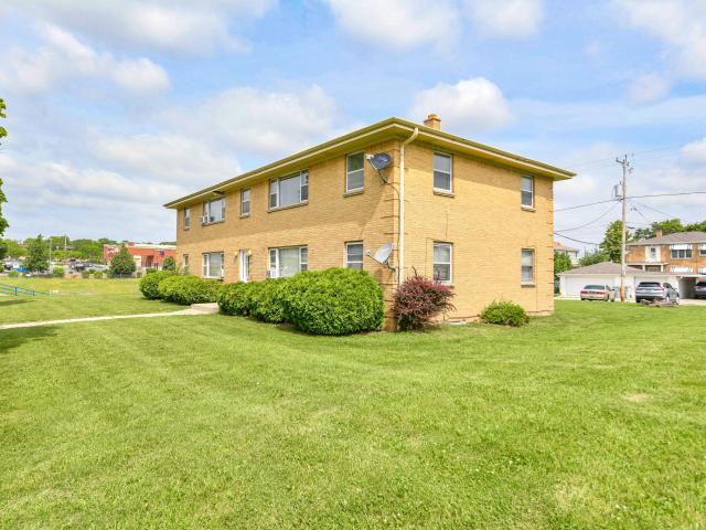 2424 W Howard Ave