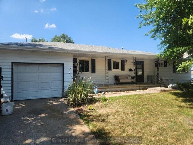 2424 W Phoenix Ave, Grand Island, NE 68803