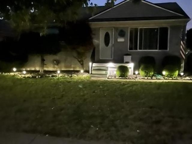 24252 Johnston Ave, Eastpointe, MI 48021