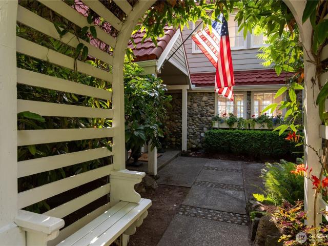 2425 Marine Drive