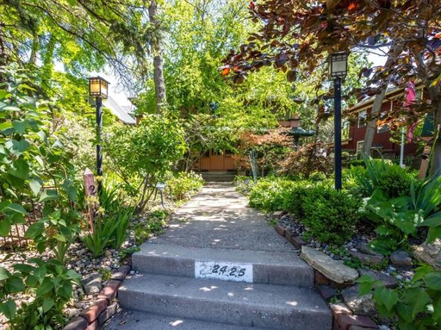 2425 N Brady St, Davenport, IA 52803