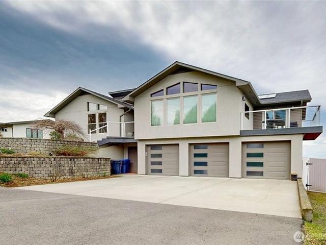 2425 Country Club Rd, Walla, WA 99362