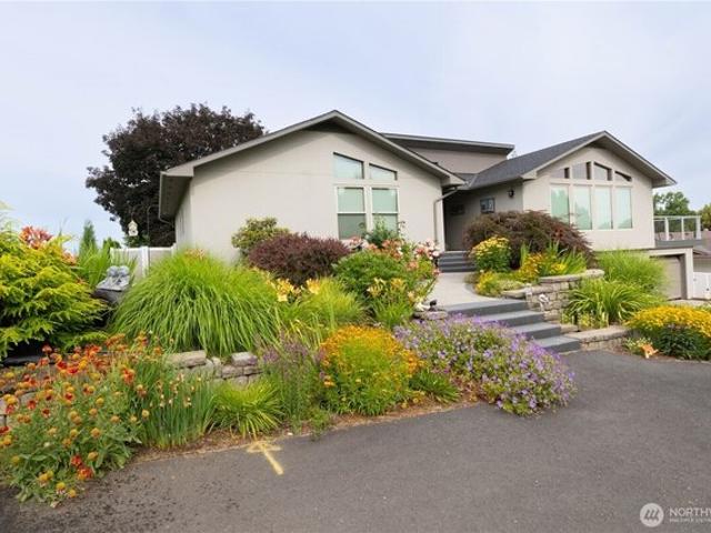2425 Country Club Rd, Walla, WA 99362