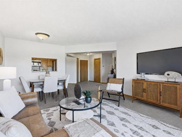2425 E Franklin Avenue # 212