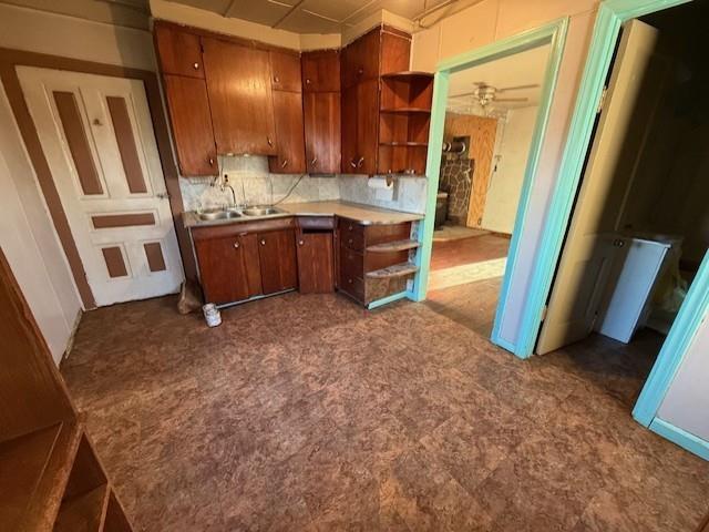 2425 E Roggy Road