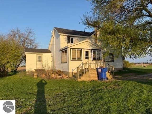 2425 E Roggy Rd, Ithaca, MI 48847