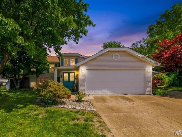 2425 Farnham Ct, Florissant, MO 63033