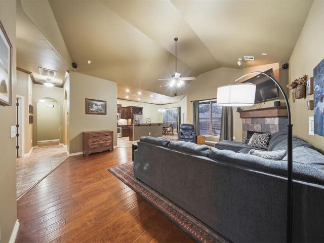 2425 Glenmere Drive