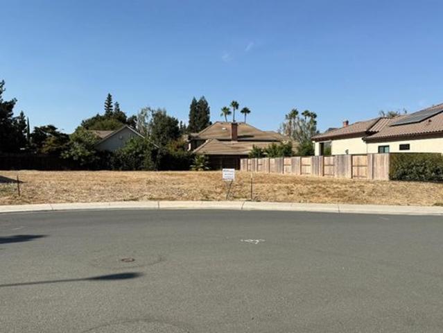 2425 Interlaken Ct, Lodi, CA 95242