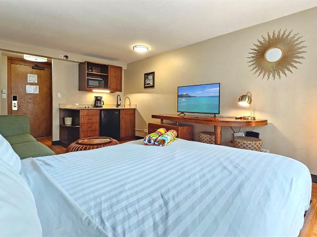 2425 Kūhiō Ave, Unit 502, Honolulu, HI 96815 | MLS #202600 | Compass