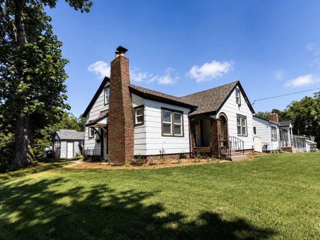 2425 Prospect Rd, Des Moines, IA 50310