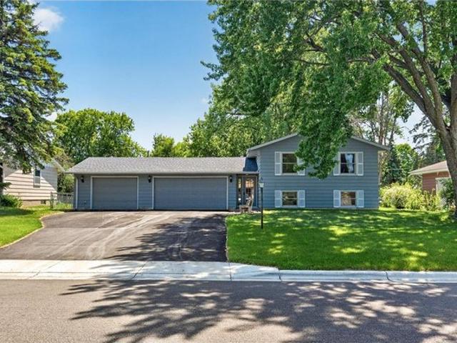 2425 80th Ave N, Brooklyn Park, MN 55444